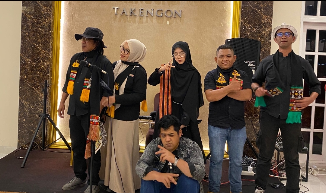 Pinussa Band Tampil Berkelas di Depan Para Big Boss Parkside Hotel ...